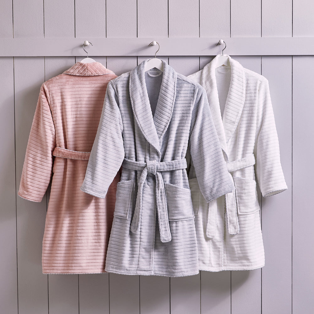 Slendid Plush Robe | Dorm Essentials – Dormify